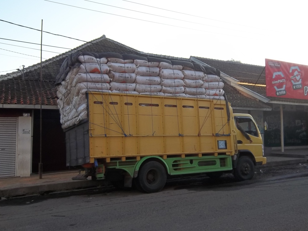 4 Kriteria Kendaraan Transporter untuk Distribusi Produk Pertanian