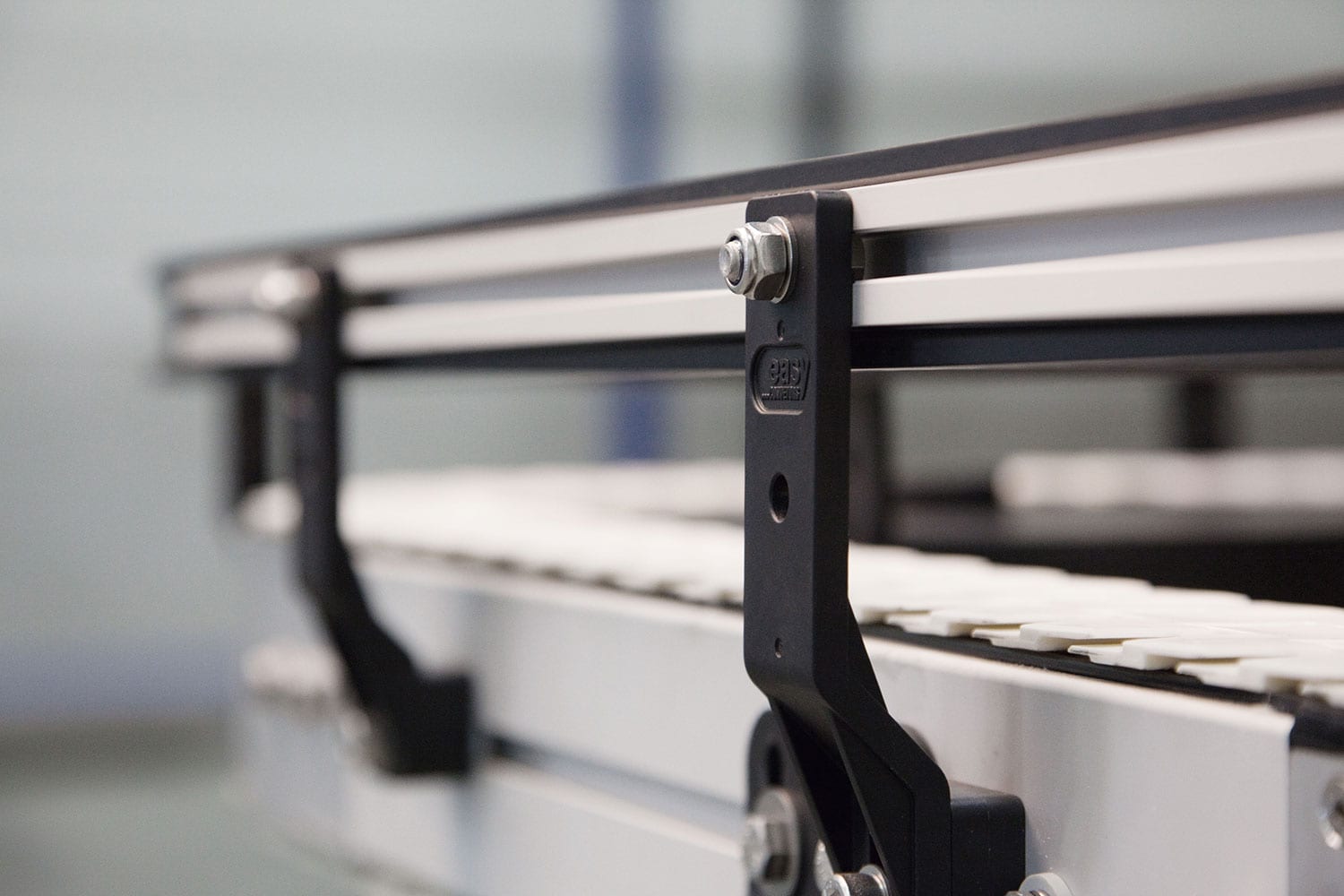 Cardan Chain Conveyor | IRP - Intralogística