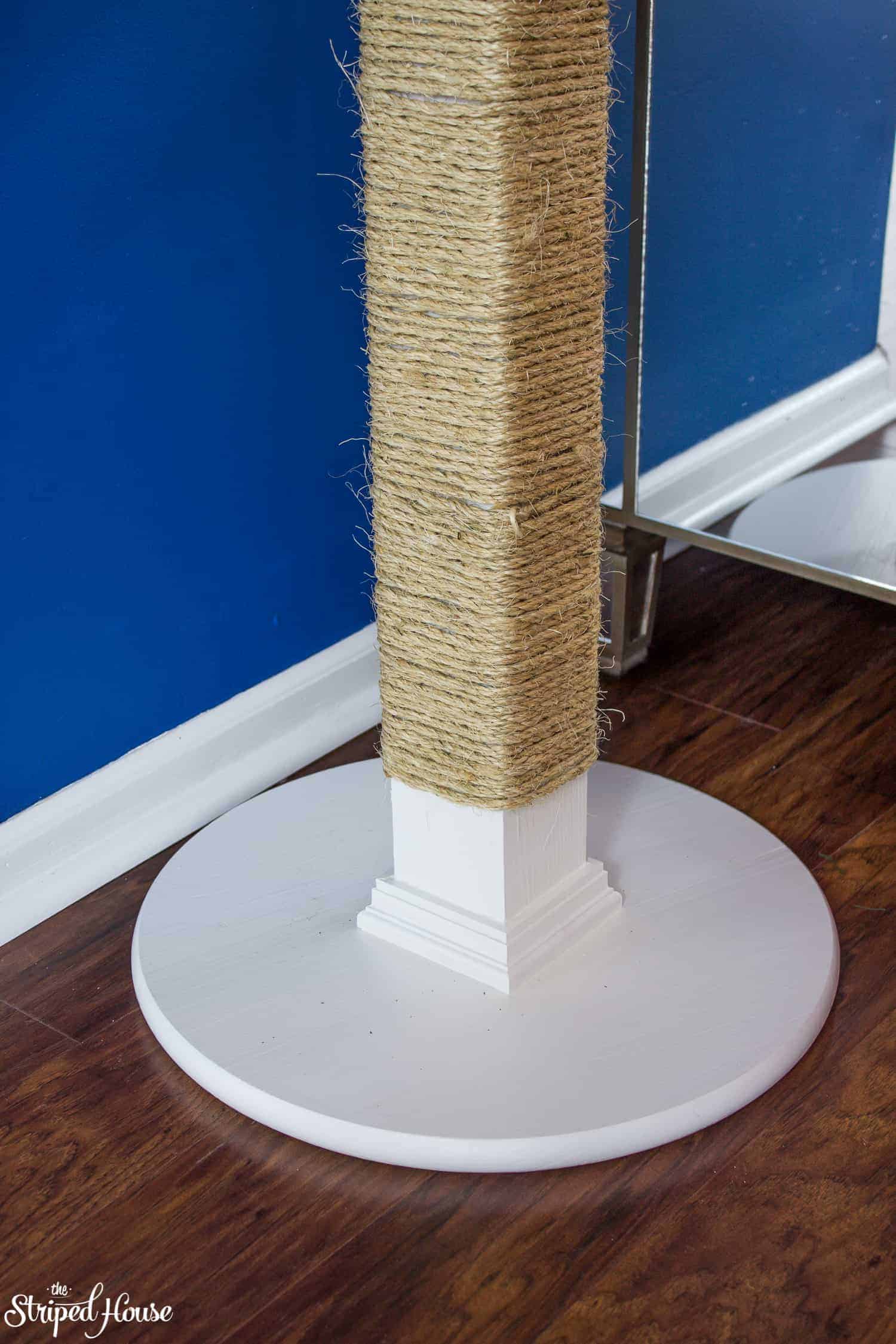 DIY CAT SCRATCHING POST THAT IS DURABLE AND STYLISH