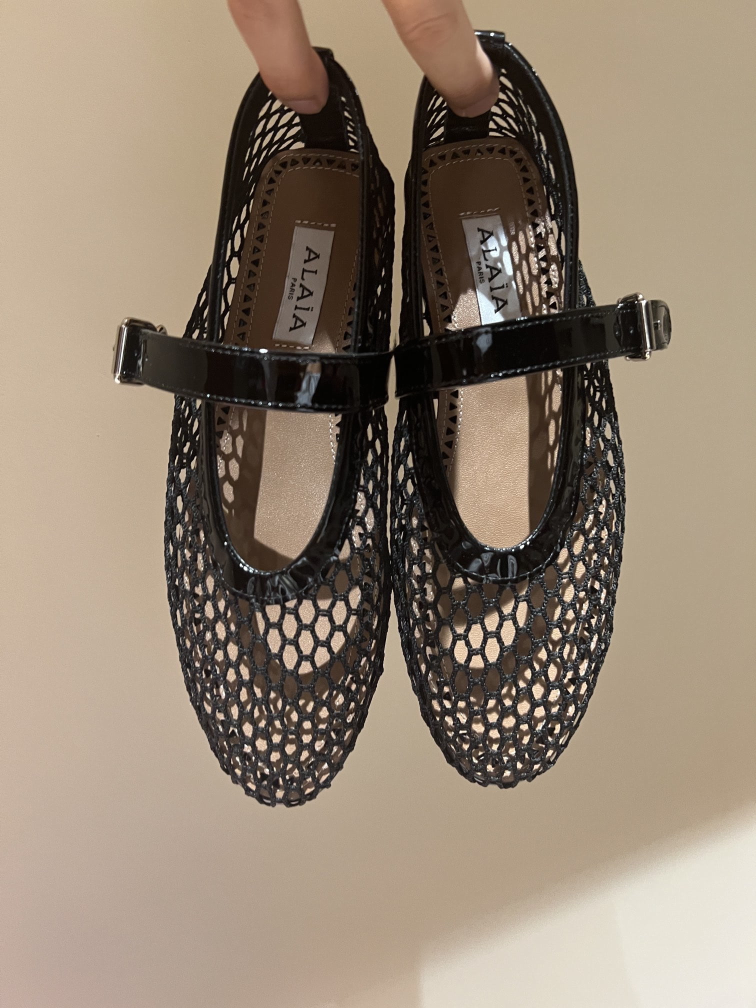 Nouveau modèle 2022 : Alaia Ballerines à Strass, un chef-d’œuvre de la ...