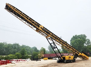 8042 Tracked Stacker - Screen Machine