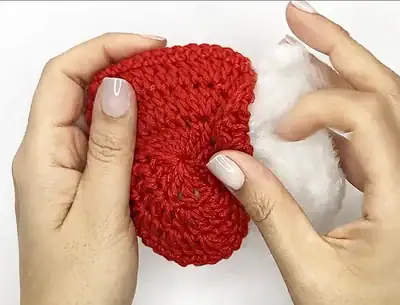 How To Crochet A Heart For Beginners (in ANY SIZE)