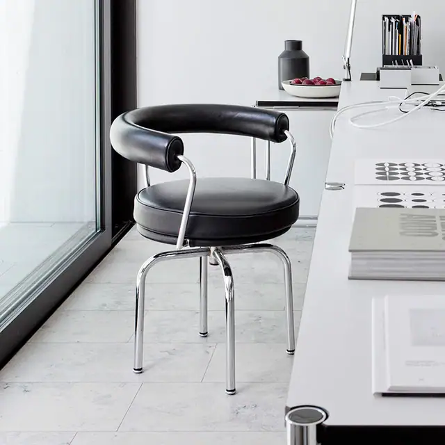 LC7 Swivel Chair - Derlook