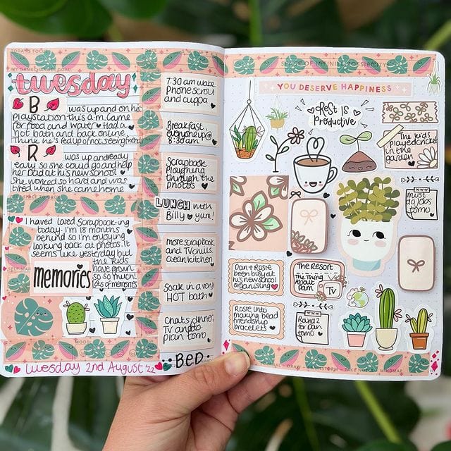 17 Pretty Bullet Journal Daily Layouts to Inspire You - Clementine Creative
