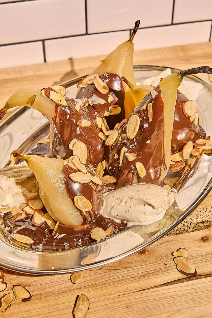 Poires Belle Hélène (Poached Pears with Chocolate Sauce)