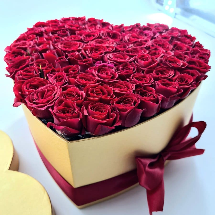 kvetinový box z červených ruží Ali - Donáška kvetov