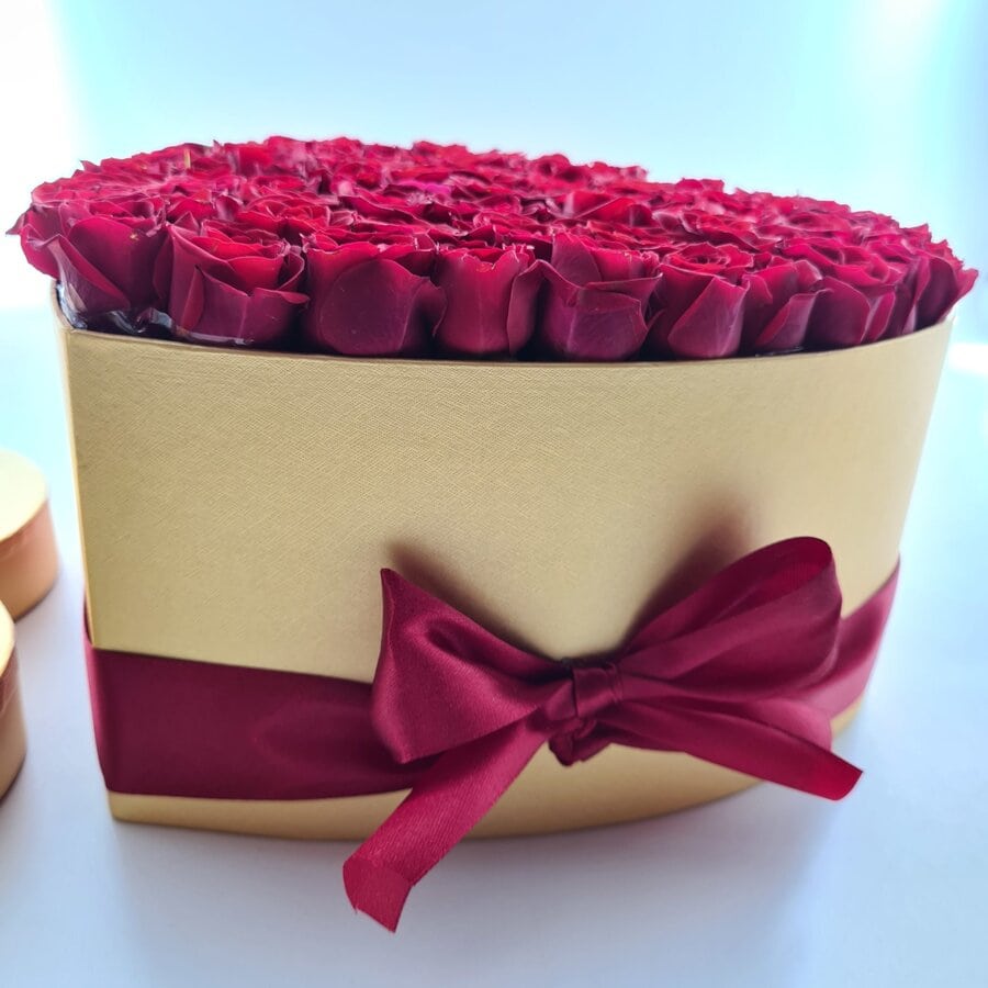 kvetinový box z červených ruží Ali - Donáška kvetov