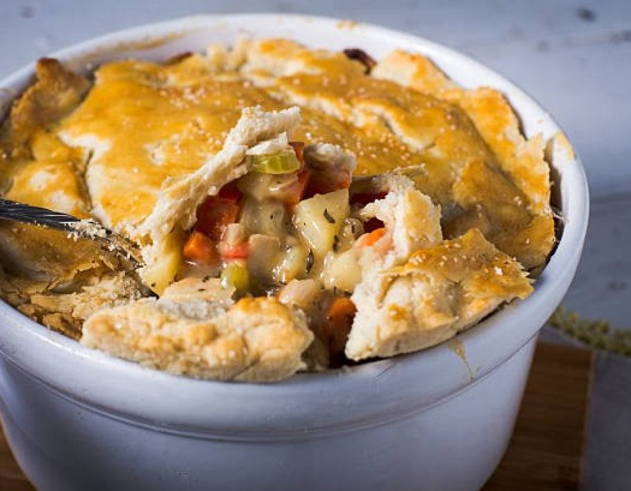 Cozy Chickpea and Potato Pot Pie - GENMAG