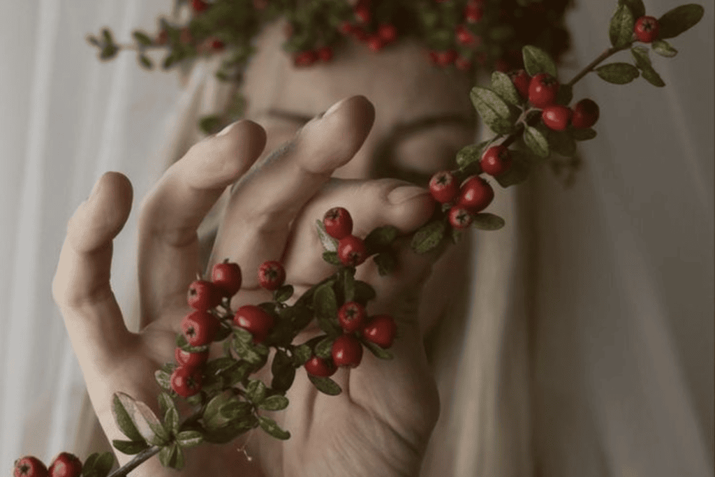 Yule, a Timeless Ritual: When and How to Celebrate It - Ess Sea Tea Tarot