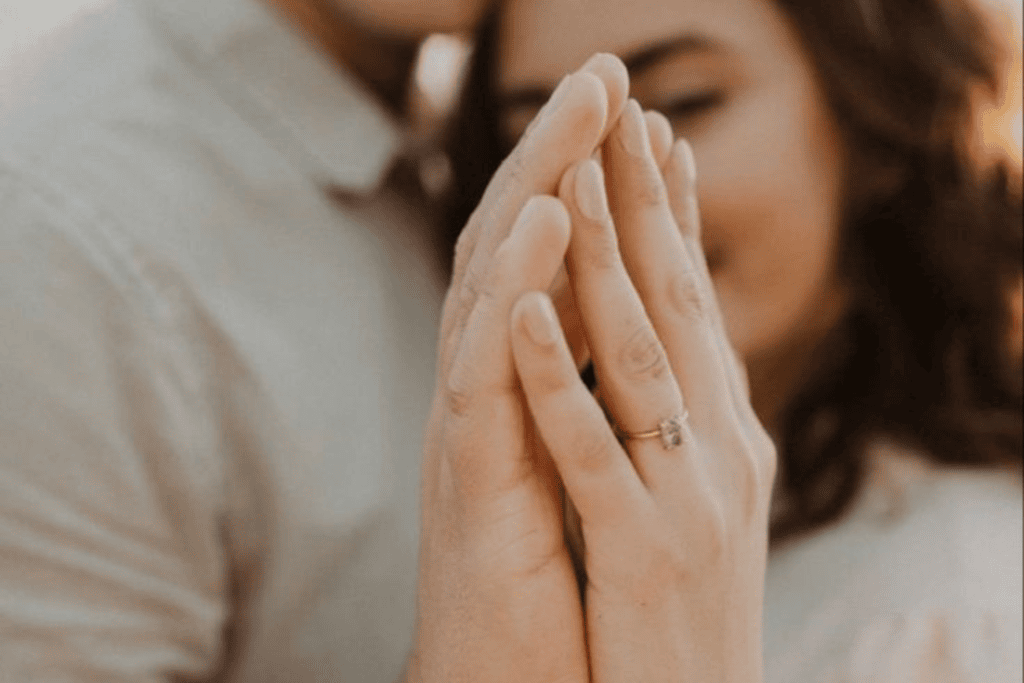 Spiritual Connections: 25 Signs You Share a Deep Bond - Ess Sea Tea Tarot