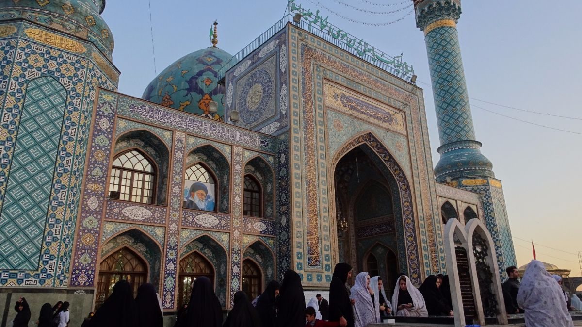Eight Beautiful Mosques and Shrines in Iran - Mah Card