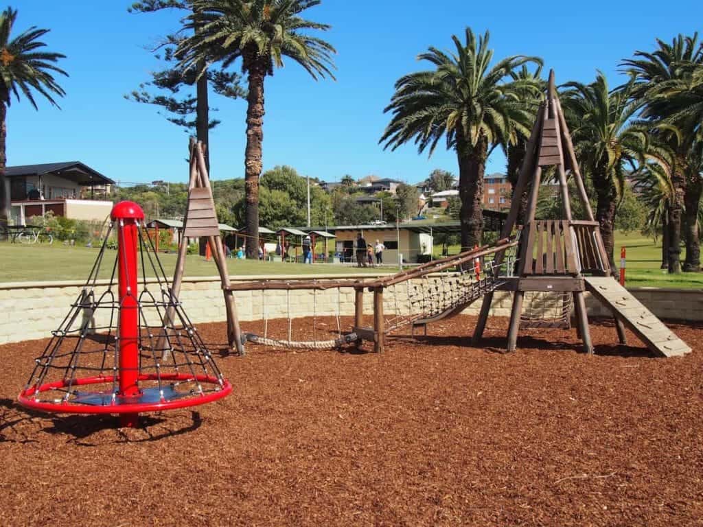 Nesca Park: Enjoy the Playground, and Parkland - Newy with Kids