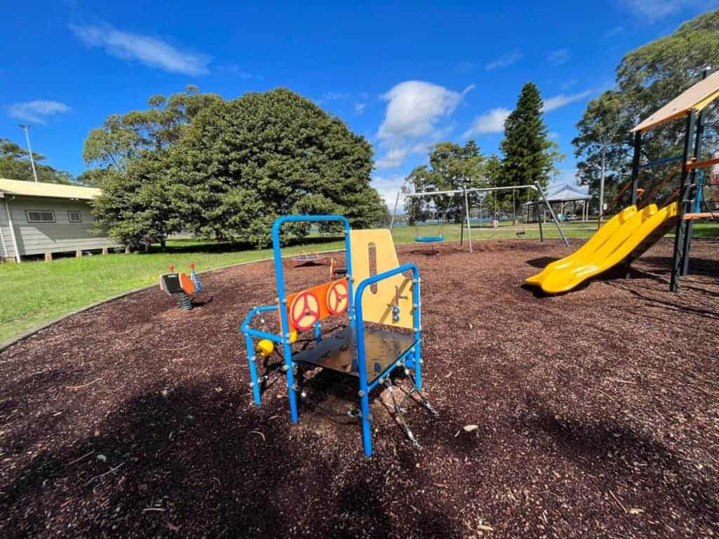 Great Views & a Lakeside Playground at Bolton Point Park - Newy with Kids