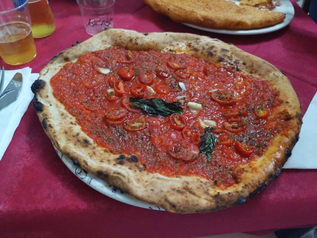 Where to eat the best pizza napoletana in Naples? › Objective Foodie
