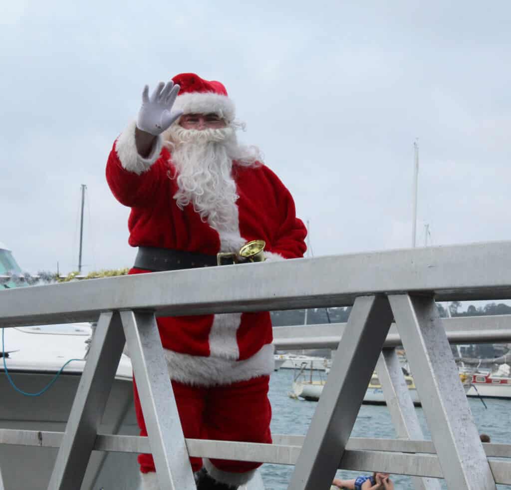 See Santa on the Lake on Christmas Eve - Newy with Kids