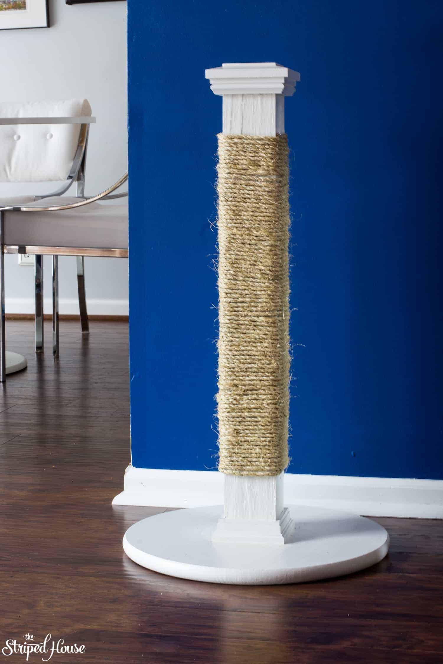 DIY CAT SCRATCHING POST THAT IS DURABLE AND STYLISH