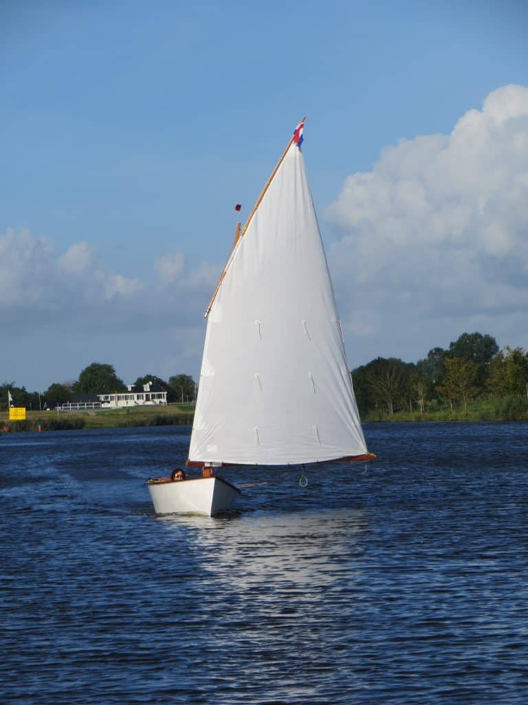 Lugsail setup Archives - Really Simple Sails