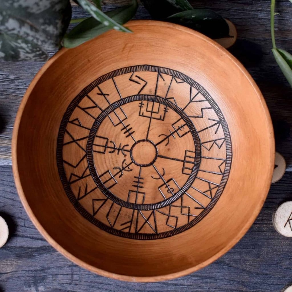 Aegishjalmur vs Vegvisir: what's the difference? | Time Nomads