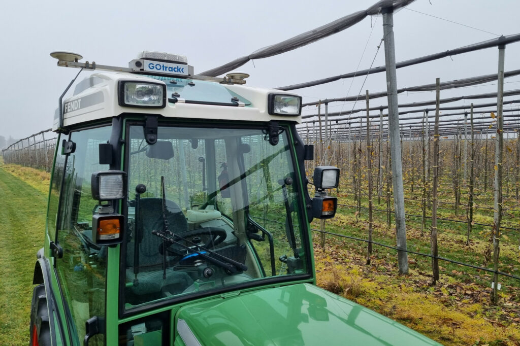 Part 2: What technology will lead the way: autonomous tractors or field robots? - Future Farming