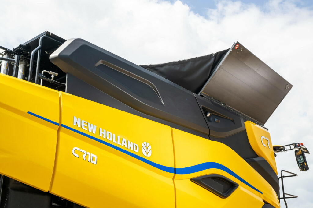 New Holland introduces smaller ‘Giga-Combine’ CR10 - Future Farming
