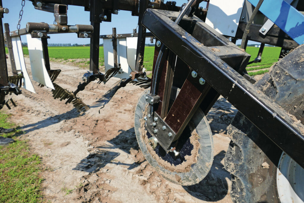 Test: Electro weeder puts weeds under high-voltage - Future Farming