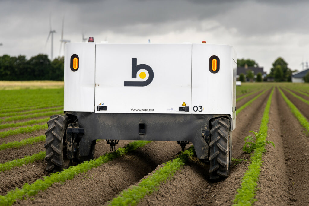 Field robot landscape diversifies: Discover the 2025 ag-robot buyers' guide