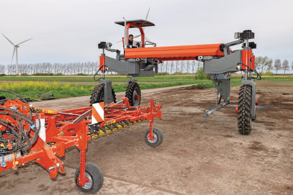 Tool carrier Graafstra Agra-Trac versatile in use - Future Farming