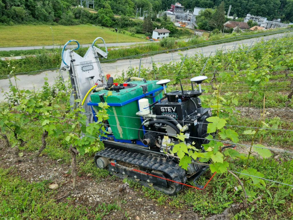 Field robot landscape diversifies: Discover the 2025 ag-robot buyers' guide