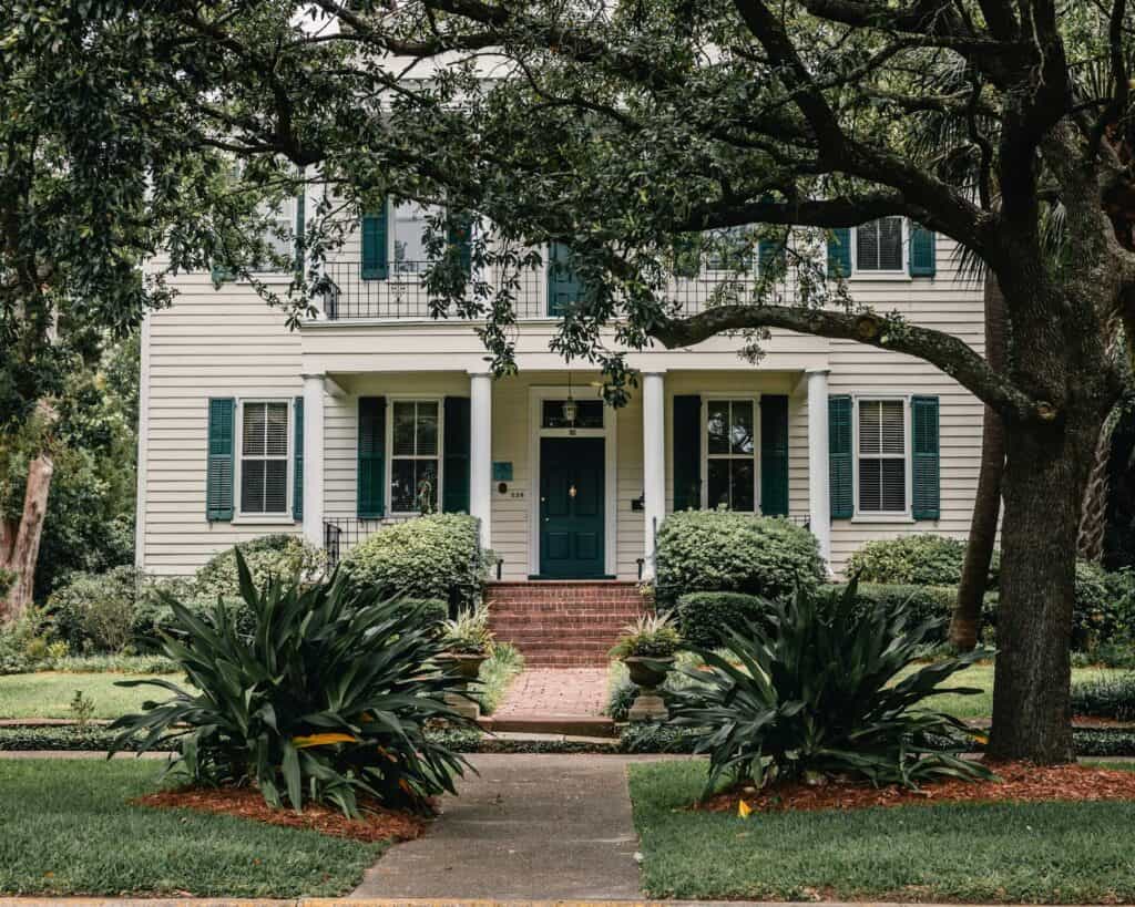 Classic Southern Home Decor: Traditional Decorating Ideas - Home In The ...
