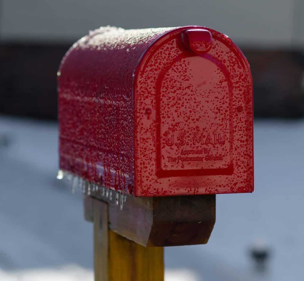 How To Maintain Your Mailbox Year-Round - Home In The Pastures