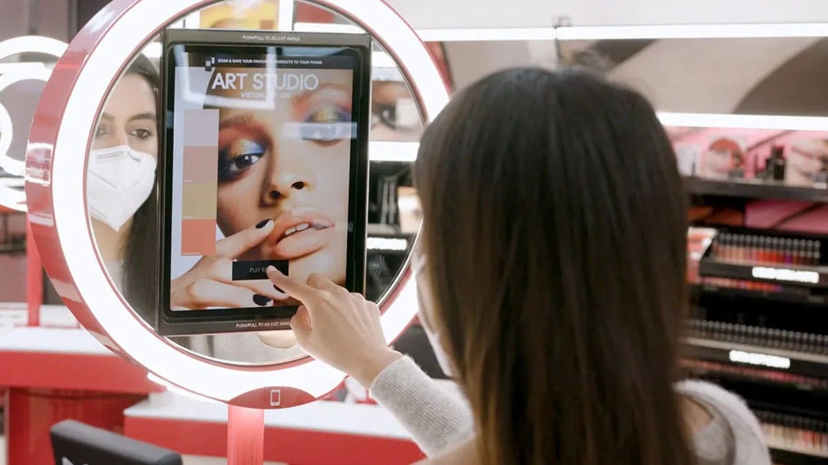 Augmented Reality (AR) in Fashion - Everything that You Need to Know