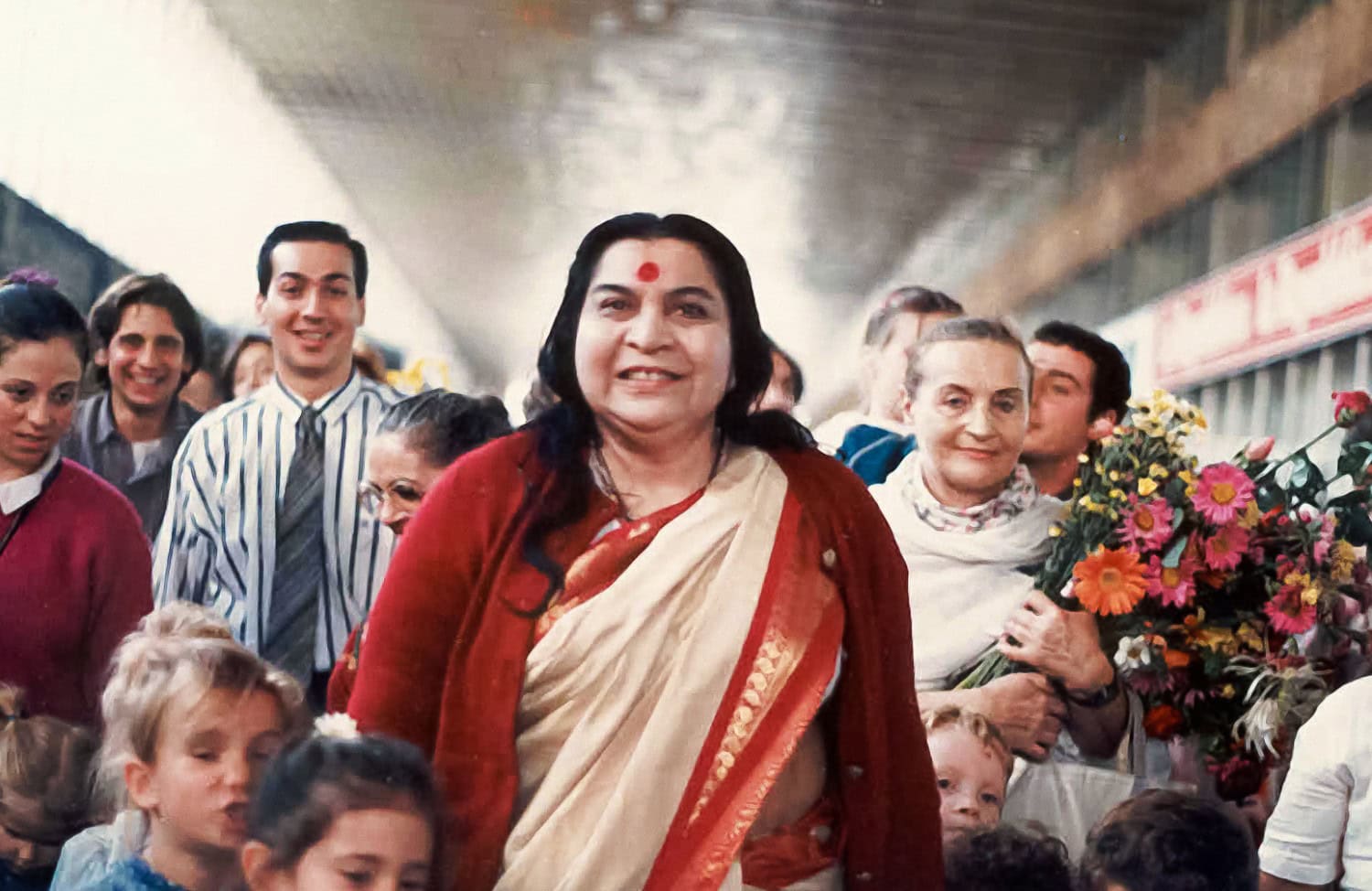 Una Educación Iluminada - Shri Mataji Nirmala Devi