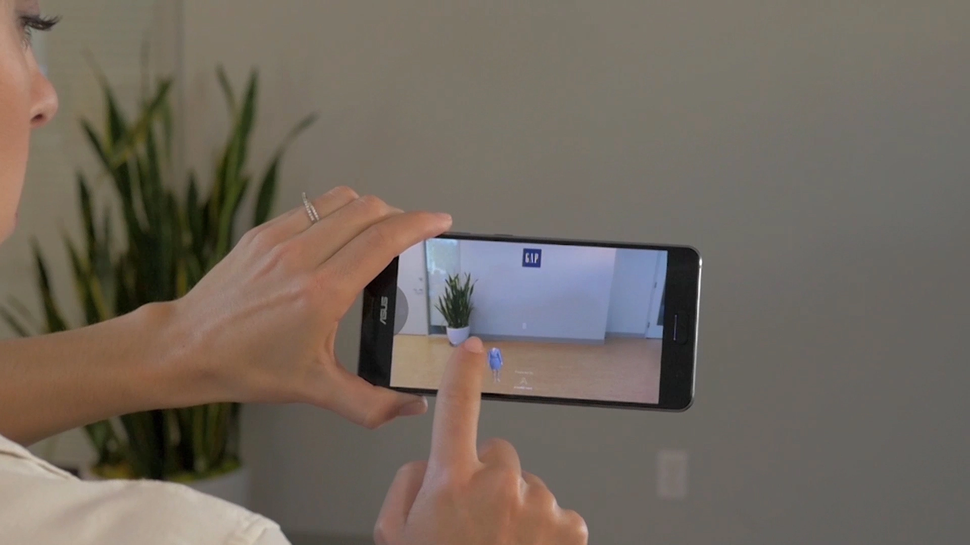 8 Companies Using Augmented Reality Clothing Apps