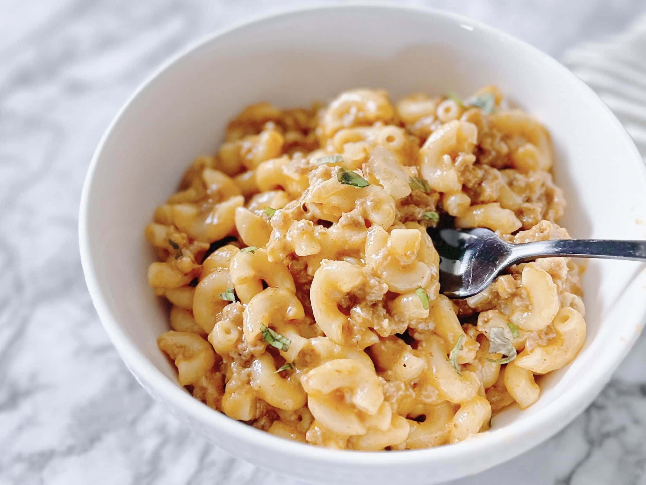 Easy One Pot Hamburger Helper Recipe (Ready in 30 Minutes)