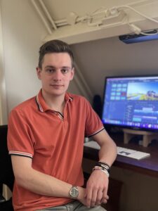 Field robot Earth Rover combats weeds with light