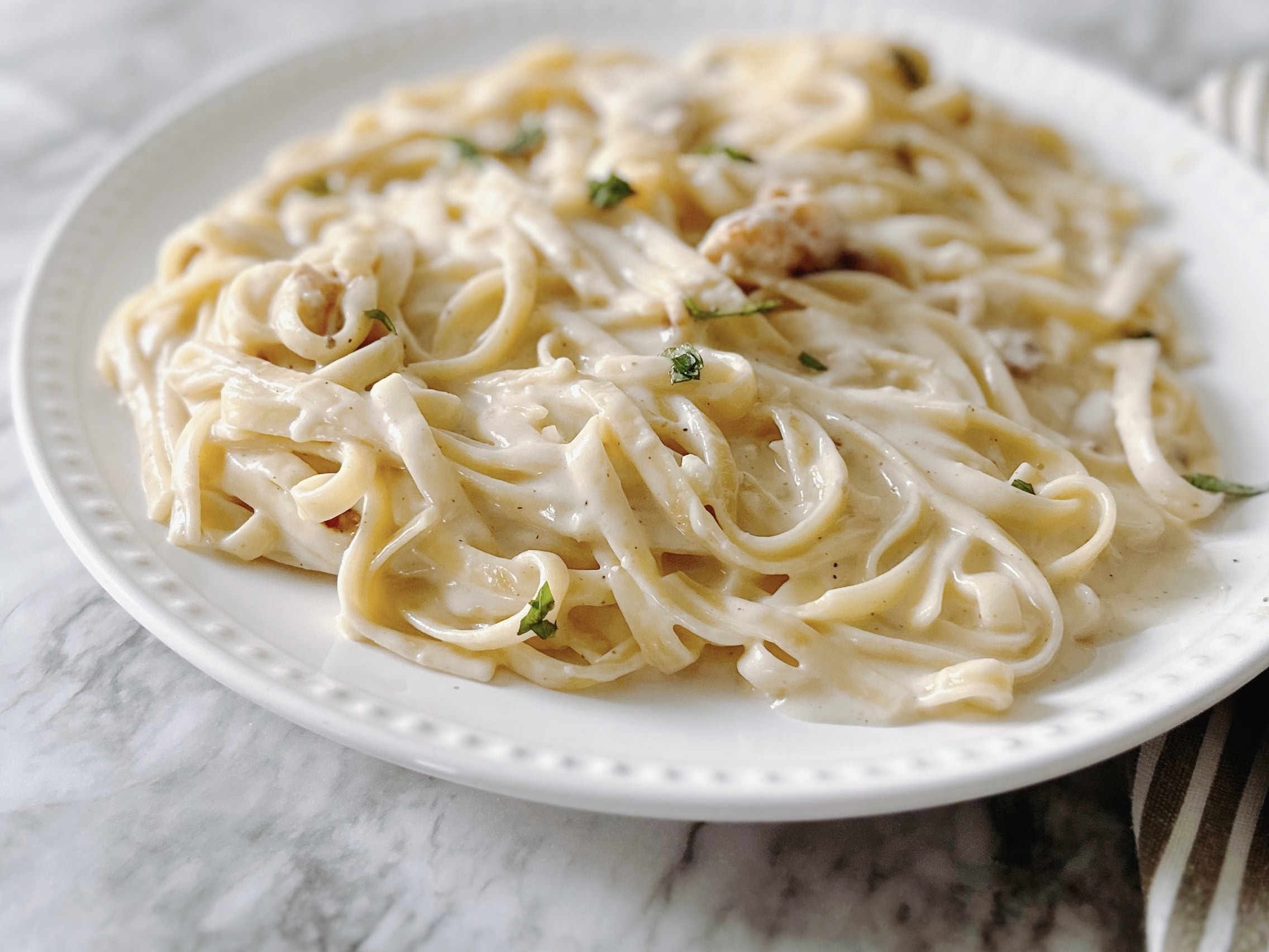 Fettuccine Alfredo Sauce From Scratch — Creamy, Rich & Easy