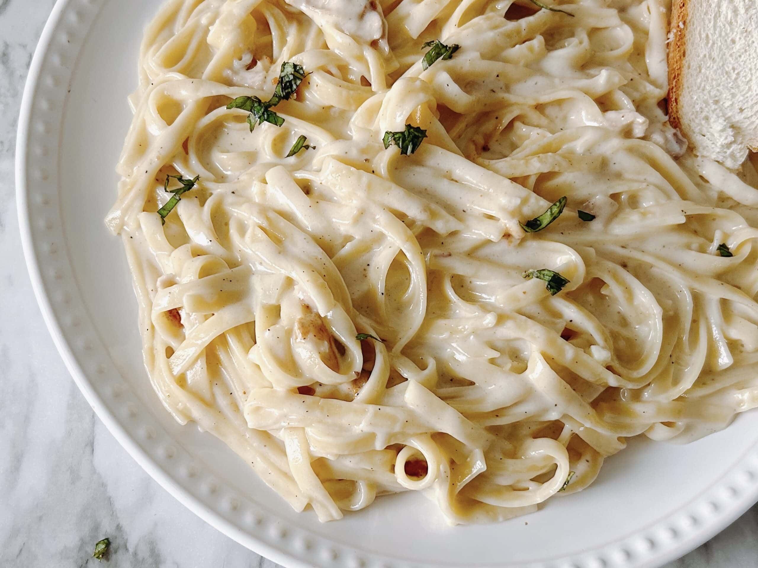 Fettuccine Alfredo Sauce From Scratch — Creamy, Rich & Easy