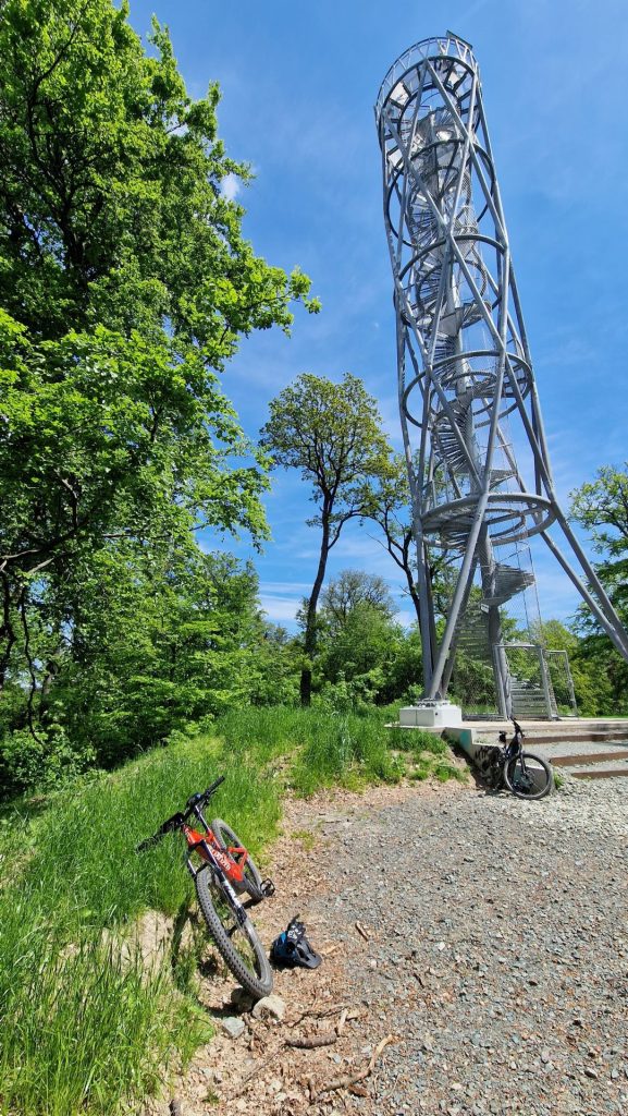 Der neue Atzelbergturm im Taunus - TOP Aussicht - 360 Grad-Blick