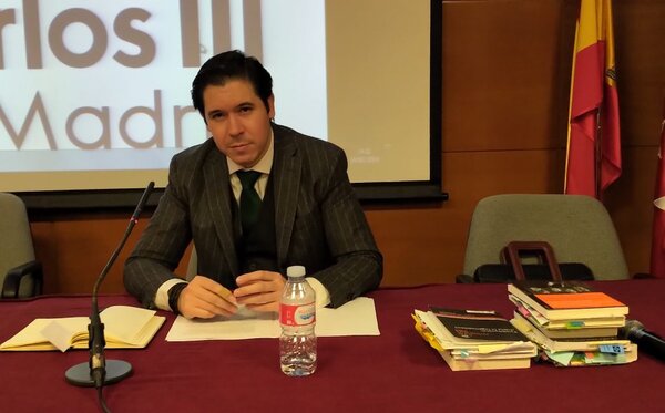 El profesor Álvaro de la Torre interviene en una mesa redonda sobre ...