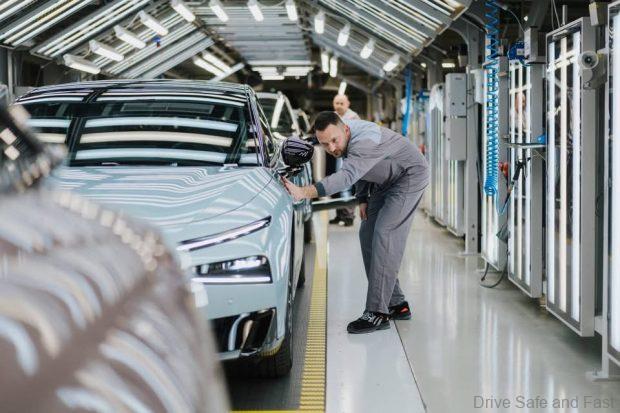 XPENG P7+ is a mid-to-large high-tech electric sedan