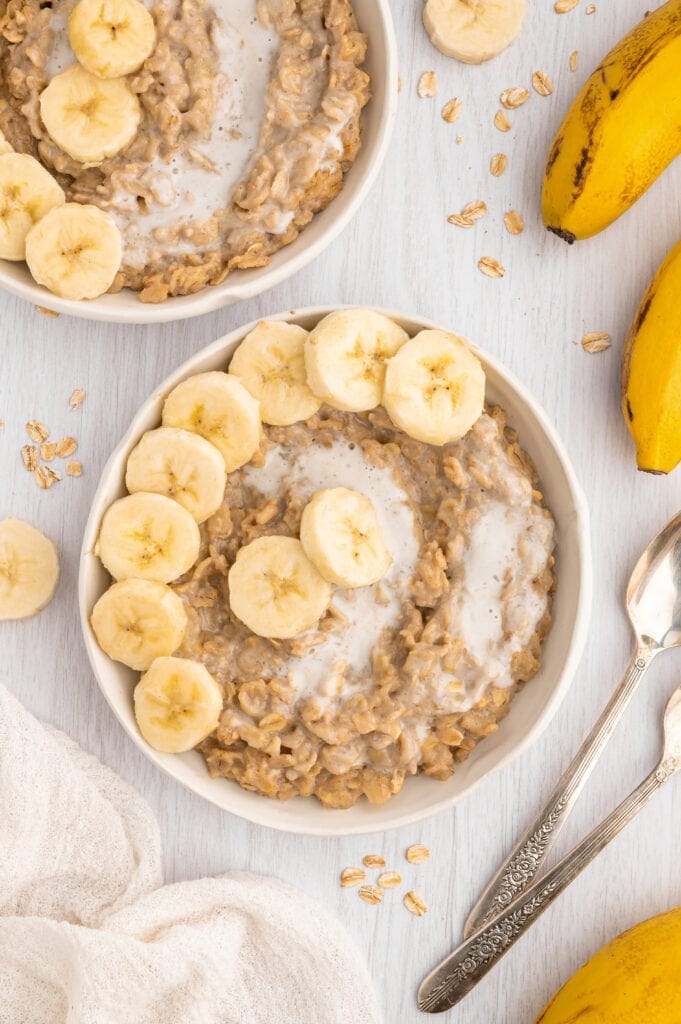 Bananas and Cream Oatmeal - Hello Spoonful