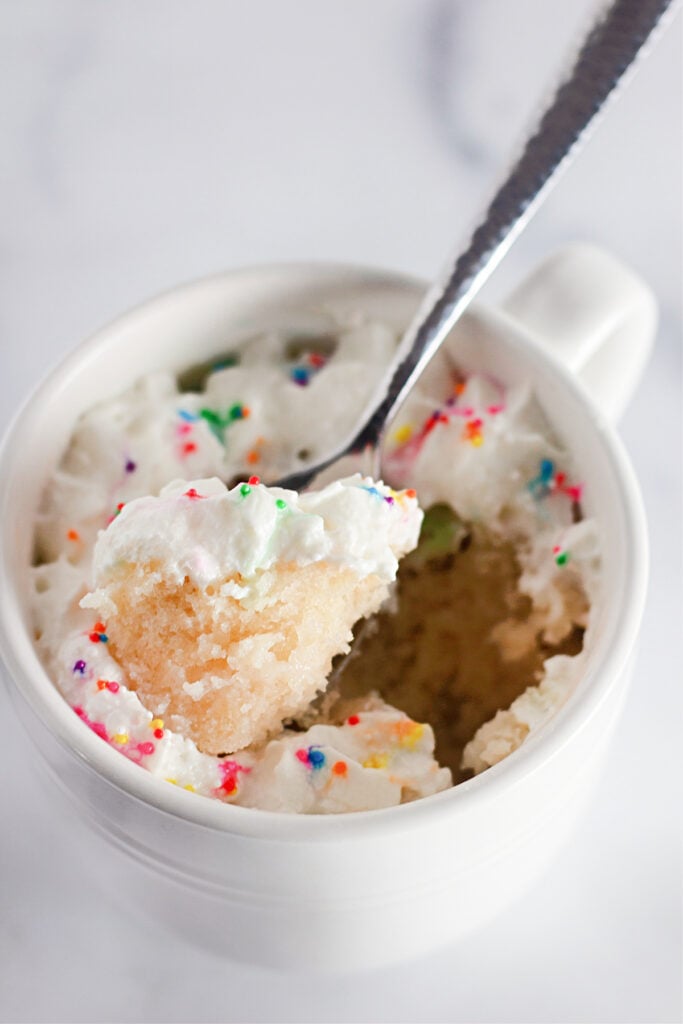 3-Minute Vanilla Mug Cake Recipe - Saving You Dinero