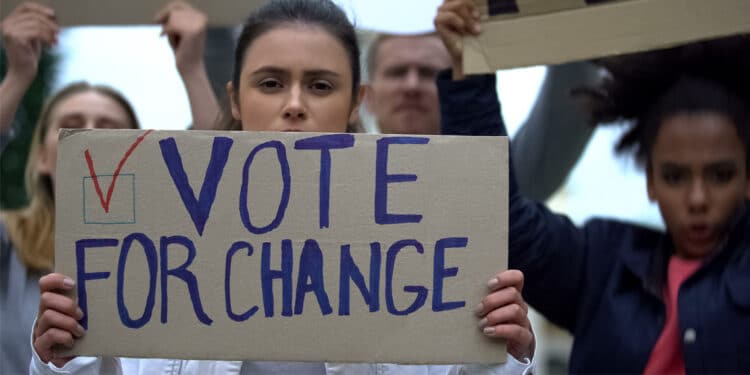 Longitudinal study explores how ideological views reinforce political ...