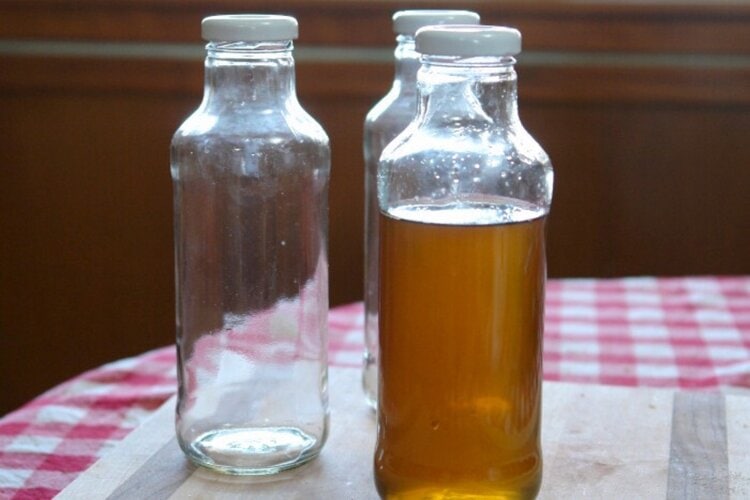 Homemade Salted Caramel Syrup - Retro Housewife Goes Green