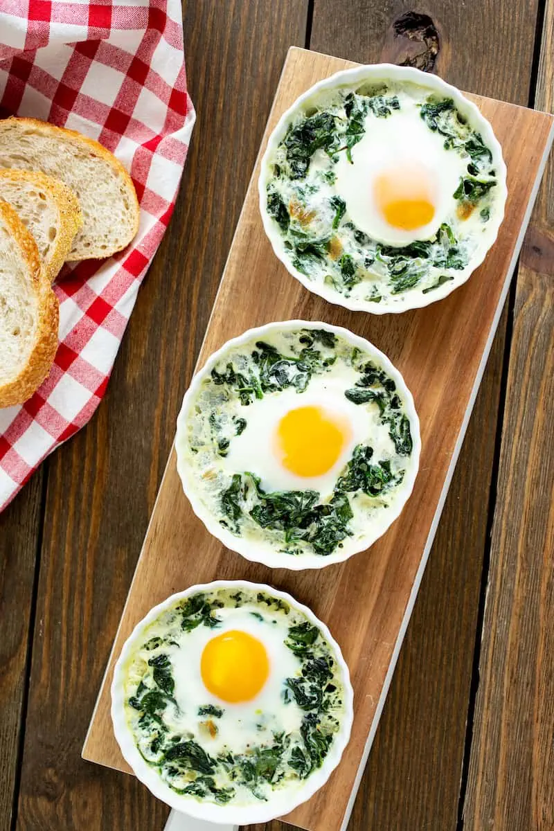 Baked Eggs in Ramekins with Spinach and Cream - Good Food Stories