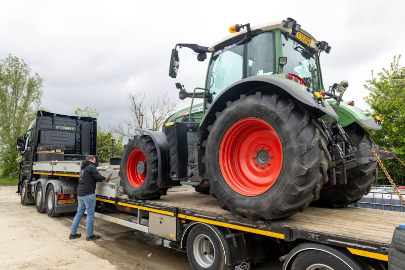Autonomous Fendt at work in onion and potato fields - Future Farming