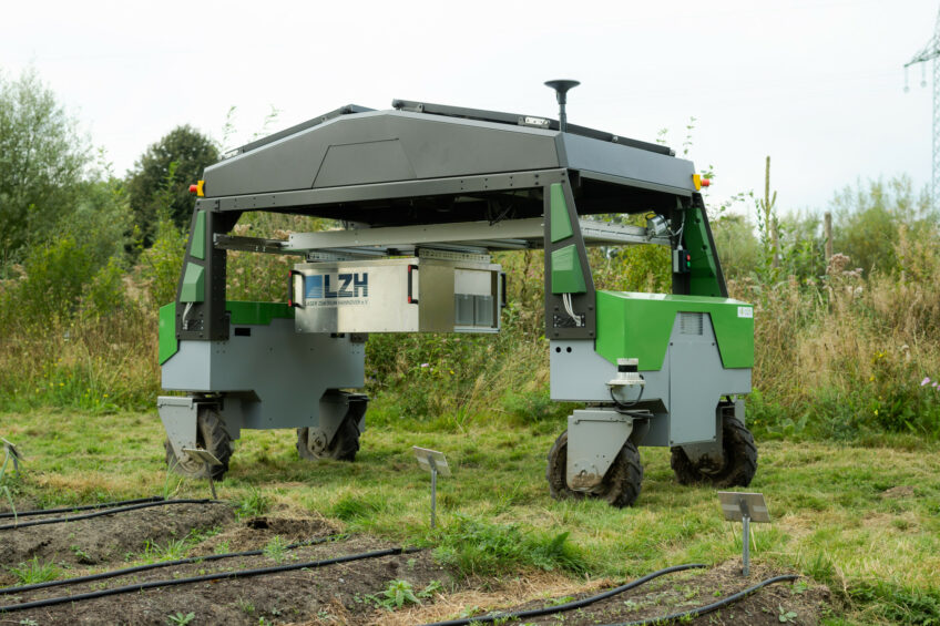 Field robot Lero.03 offers extensive navigation and versatility