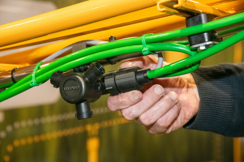 New Smart-Inject system injects directly into the nozzle