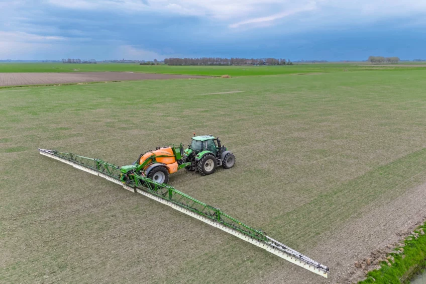 Windbreak wing systems for sprayers: what are the options?