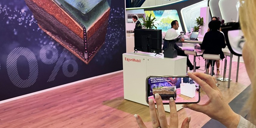 AR and VR in the Workplace - 8 Benefits & Examples